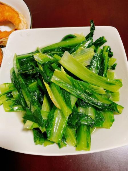 油麦菜炒肉怎么做_油麦菜炒肉用焯水吗-第1张图片-山城妙识