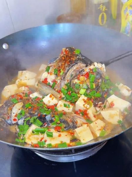 酸菜鱼头炖豆腐怎么做_酸菜鱼头炖豆腐家常做法-第2张图片-山城妙识