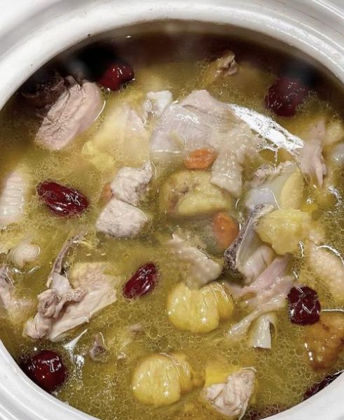 清炖全鸡加什么调料_清炖全鸡放什么料最鲜-第1张图片-山城妙识