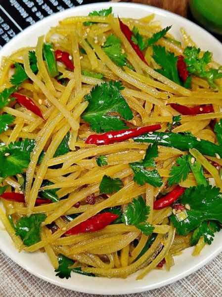 酸辣土豆丝怎么做_酸辣土豆丝焯水还是不焯水-第1张图片-山城妙识