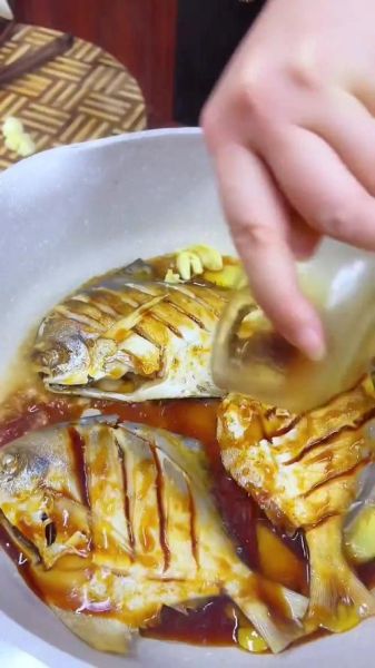 鲳鱼怎么炖好吃_家常炖鲳鱼做法-第3张图片-山城妙识