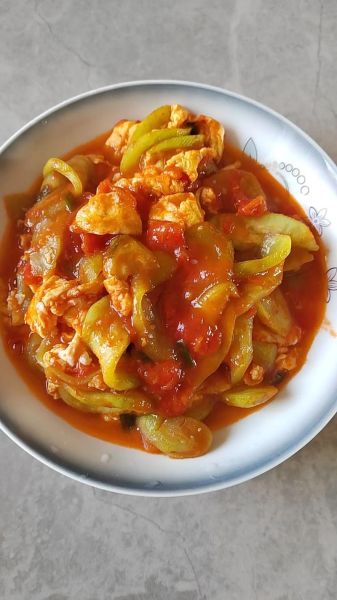 西红柿炒丝瓜怎么做好吃_丝瓜西红柿炒多久才入味-第1张图片-山城妙识 西红柿炒丝瓜怎么做好吃_丝瓜西红柿炒多久才入味-第1张图片-山城妙识