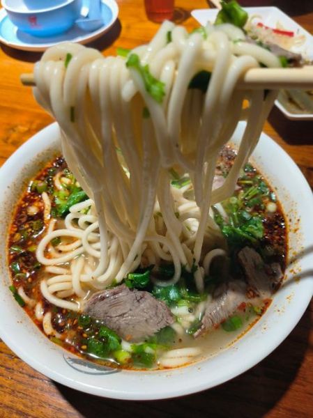 饸烙面怎么和面_饸烙面和面比例是多少-第1张图片-山城妙识 饸烙面怎么和面_饸烙面和面比例是多少-第1张图片-山城妙识