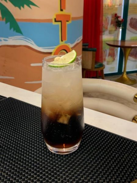 长岛冰茶图片_长岛冰茶颜色为什么这么深-第1张图片-山城妙识