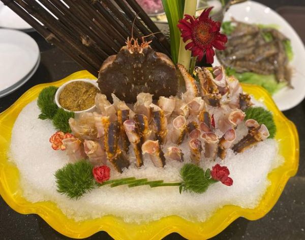 活帝王蟹刺身怎么做_帝王蟹刺身处理技巧-第1张图片-山城妙识 活帝王蟹刺身怎么做_帝王蟹刺身处理技巧-第1张图片-山城妙识