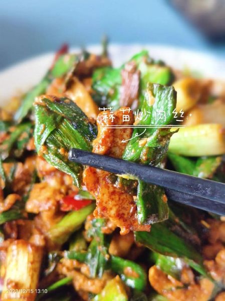 蒜苗炒肉丝怎么炒好吃_蒜苗炒肉丝用哪个部位肉-第2张图片-山城妙识