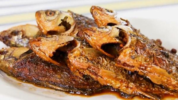 正宗酥鲫鱼的家常做法_酥鲫鱼怎么做好吃又酥-第3张图片-山城妙识