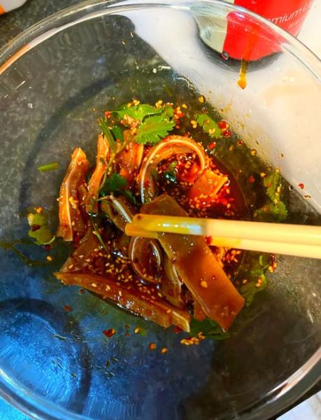 红油猪耳朵怎么做_红油猪耳朵热量高吗-第1张图片-山城妙识