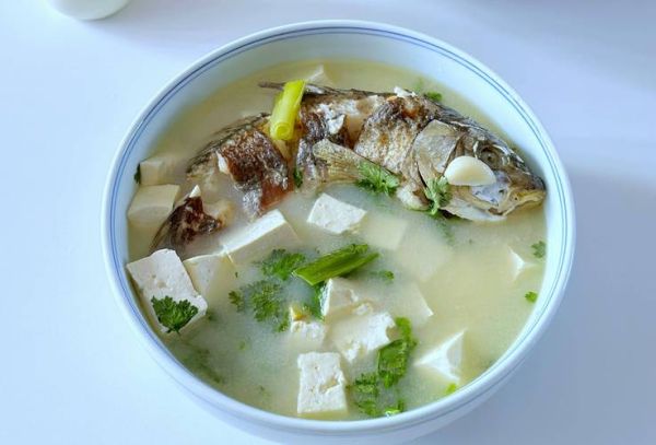 家常鲤鱼的做法_鲫鱼炖豆腐怎么做-第3张图片-山城妙识