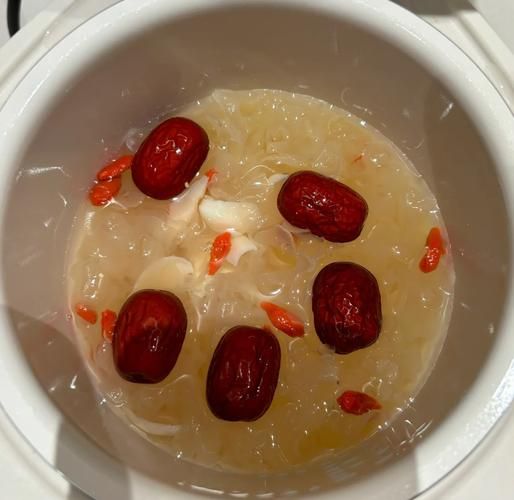 银耳莲子羹的禁忌_哪些人不能吃-第1张图片-山城妙识