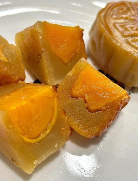 莲蓉月饼好吃吗_莲蓉月饼口感怎么样-第1张图片-山城妙识