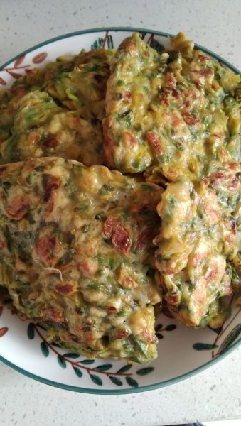 槐花馅饼怎么做_槐花馅饼家常做法-第1张图片-山城妙识