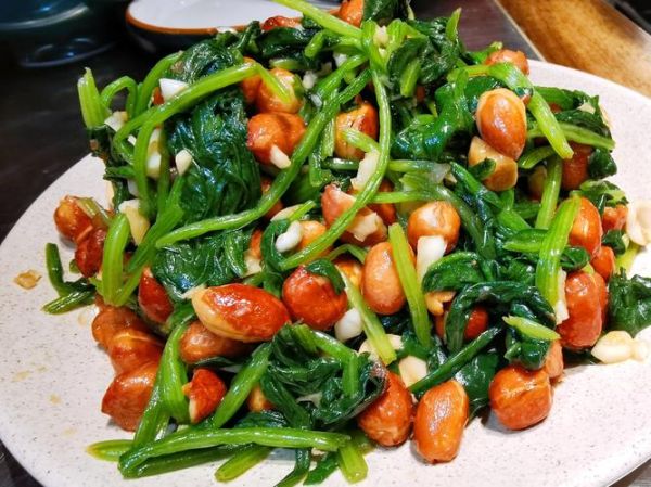 果仁菠菜花生米怎么做_菠菜焯水几分钟才翠绿-第1张图片-山城妙识