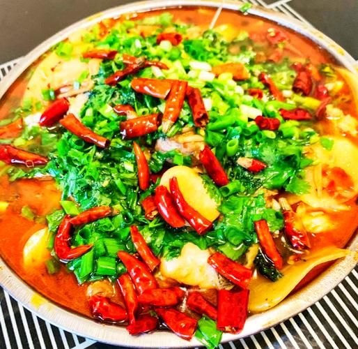 水煮鱼怎么做简单又好吃_水煮鱼片嫩滑不碎的秘诀-第1张图片-山城妙识