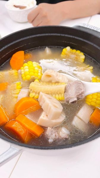 红萝卜玉米排骨汤放什么药材_炖汤用什么药材好-第3张图片-山城妙识