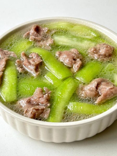 西红柿丝瓜汤牛肉怎么做_西红柿丝瓜汤牛肉能减肥吗-第3张图片-山城妙识