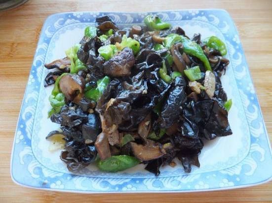 香菇炒木耳怎么做好吃_香菇炒木耳的家常做法-第1张图片-山城妙识