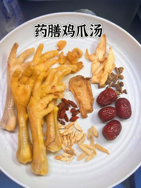 鸡爪煲汤放什么材料_鸡爪汤怎么煲才香浓-第2张图片-山城妙识