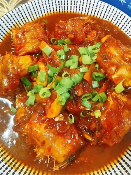 东北家常酱炖鱼怎么做_酱炖鱼用哪种酱最好-第1张图片-山城妙识