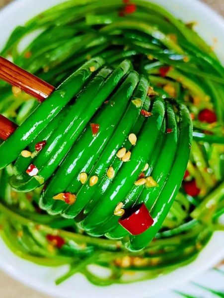 蒜苔怎么炒好吃_蒜苔有哪些吃法-第3张图片-山城妙识