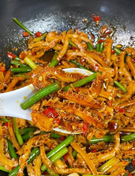 爆炒牛肚怎么做_爆炒牛肚焯水还是直接炒-第2张图片-山城妙识