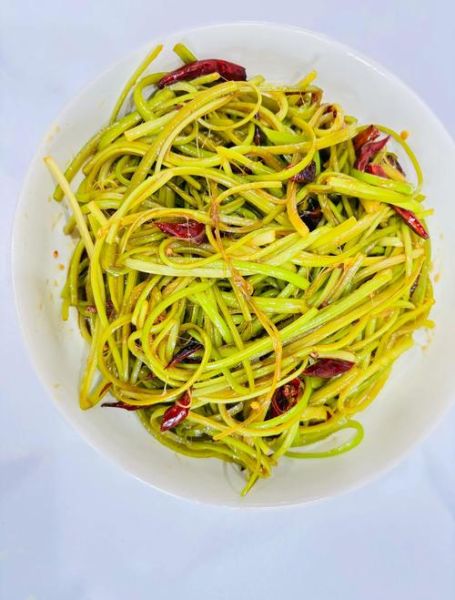 腌制蒜苔最简单的做法_蒜苔怎么腌才脆爽-第3张图片-山城妙识