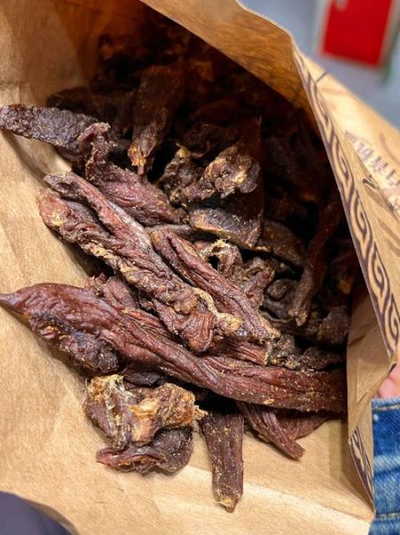 风干牛肉是生肉还是熟肉_风干牛肉可以直接吃吗-第1张图片-山城妙识