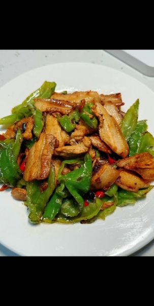 农家小炒肉怎么做_小炒肉先炒辣椒还是先炒肉-第2张图片-山城妙识