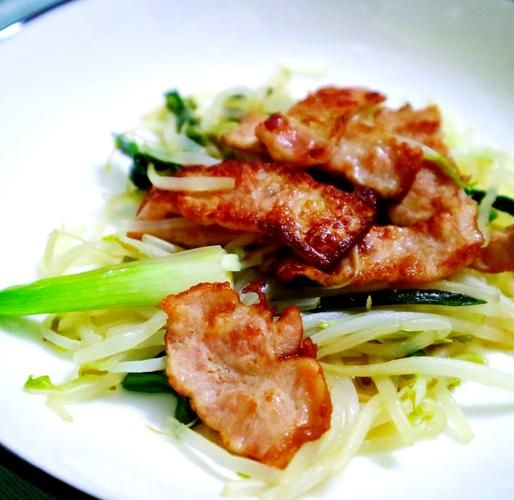 培根怎么炒好吃_家常培根炒菜视频教程-第2张图片-山城妙识