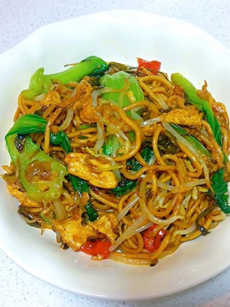 豆芽炒面怎么炒不粘锅_家常豆芽炒面做法-第1张图片-山城妙识
