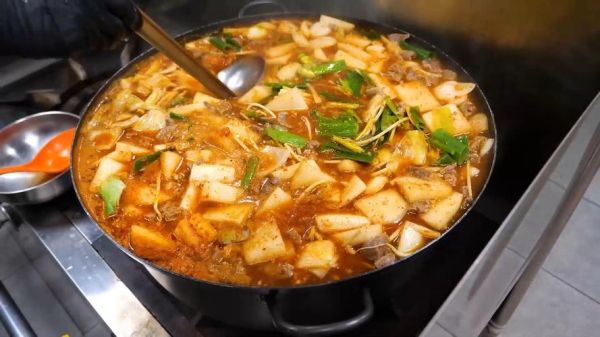 大酱汤里放什么食材_大酱汤经典搭配-第2张图片-山城妙识