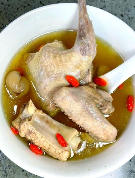 老鸽子汤怎么炖最营养窍门_老鸽子汤炖多久最滋补-第1张图片-山城妙识