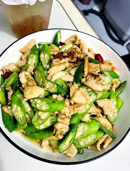 秋葵炒肉怎么炒才好吃_秋葵炒肉的家常做法-第1张图片-山城妙识