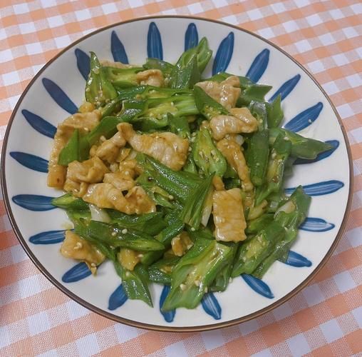 秋葵炒肉怎么炒才好吃_秋葵炒肉的家常做法-第2张图片-山城妙识