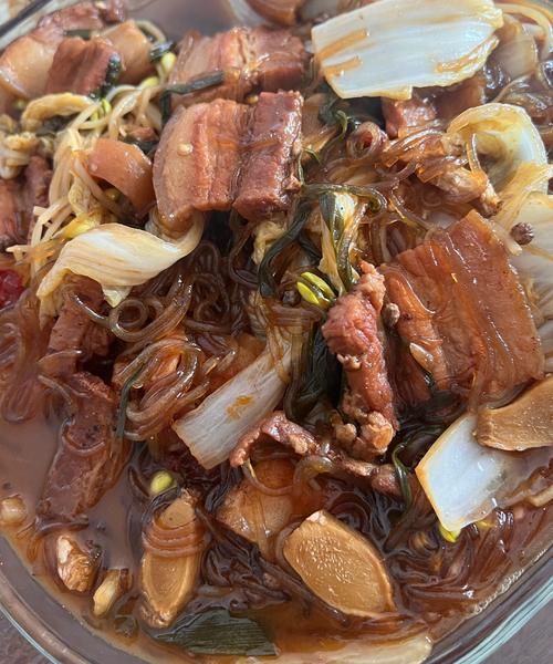 东北猪肉炖粉条怎么做_家常做法窍门-第1张图片-山城妙识 东北猪肉炖粉条怎么做_家常做法窍门-第1张图片-山城妙识