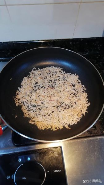 炒虾皮怎么炒才酥脆_炒虾皮的家常做法-第2张图片-山城妙识