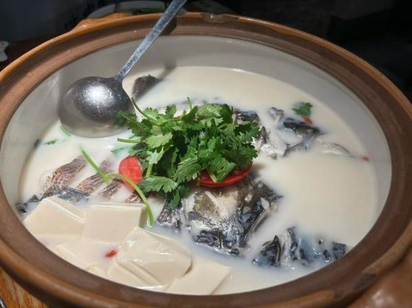 鱼头汤怎么做不腥_鱼头汤去腥技巧-第1张图片-山城妙识