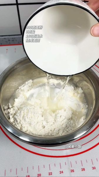 猪肉大葱馅饼怎么做_馅饼皮怎样和才酥软-第1张图片-山城妙识 猪肉大葱馅饼怎么做_馅饼皮怎样和才酥软-第1张图片-山城妙识