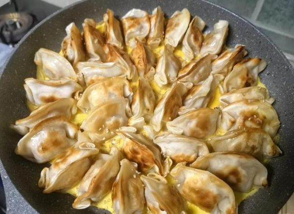 速冻锅贴怎么煎_速冻锅贴煎多久才熟-第1张图片-山城妙识