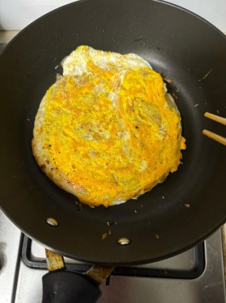 蛋饼怎么煎_蛋饼不粘锅技巧-第1张图片-山城妙识