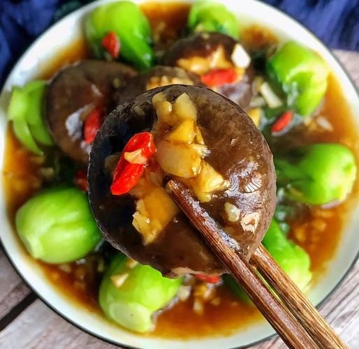 蚝油青菜炒香菇怎么做_蚝油青菜炒香菇家常做法-第1张图片-山城妙识