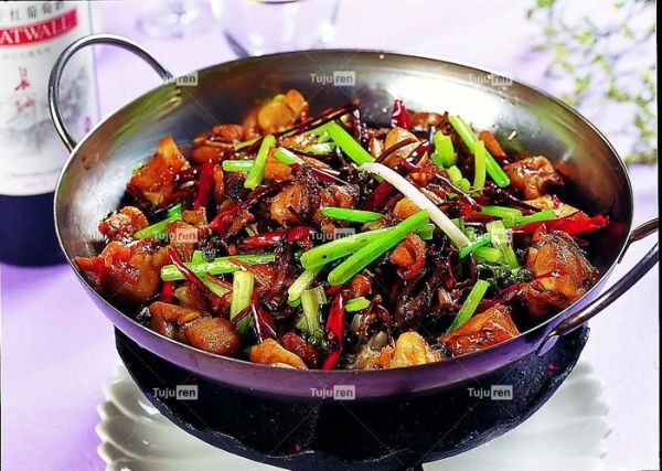 干锅茶树菇鸡煲怎么做_干锅茶树菇鸡煲热量高吗-第1张图片-山城妙识