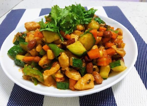 宫爆肉丁怎么做_宫爆肉丁的正宗做法-第1张图片-山城妙识