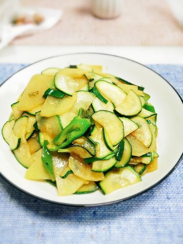 角瓜片怎么炒好吃_炒角瓜片的做法步骤-第3张图片-山城妙识