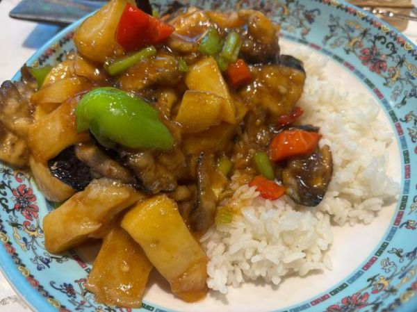 地三鲜盖饭热量高吗_地三鲜盖饭做法家常-第1张图片-山城妙识