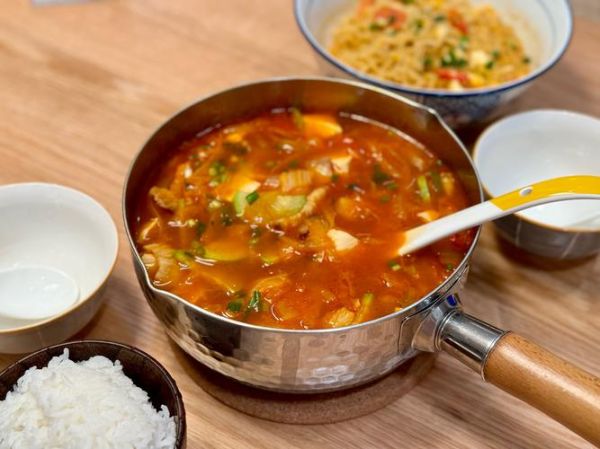 韩国料理怎么做家庭_韩国泡菜汤家常做法-第2张图片-山城妙识