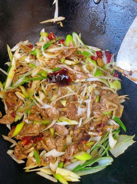 葱爆羊肉怎么做_葱爆羊肉需要焯水吗-第2张图片-山城妙识 葱爆羊肉怎么做_葱爆羊肉需要焯水吗-第2张图片-山城妙识