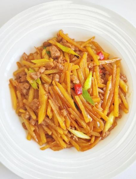 家常牛肉炒土豆丝怎么做_牛肉炒土豆丝为什么粘锅-第1张图片-山城妙识 家常牛肉炒土豆丝怎么做_牛肉炒土豆丝为什么粘锅-第1张图片-山城妙识