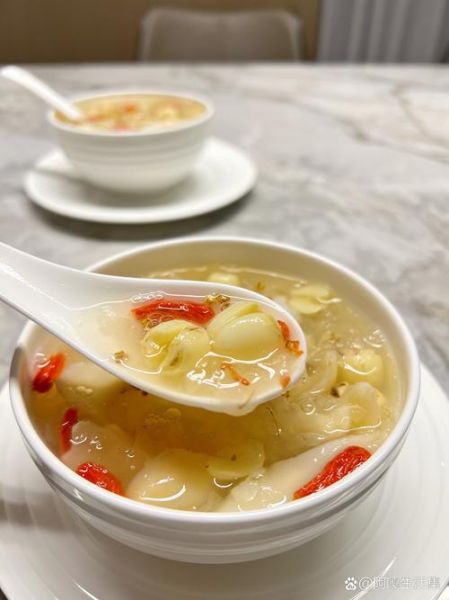 银耳莲子羹多久吃一次_天天喝会不会太寒-第1张图片-山城妙识