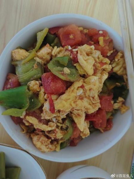 西红柿青椒炒鸡蛋怎么做_西红柿青椒炒鸡蛋热量高吗-第1张图片-山城妙识